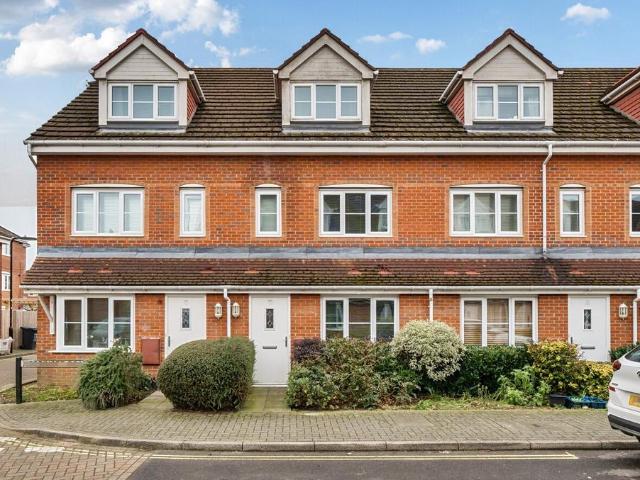 1 bedroom maisonette to rent