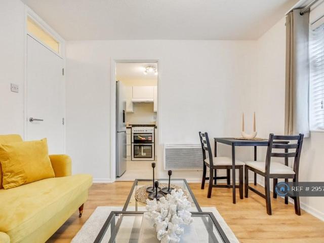 1 bedroom maisonette to rent