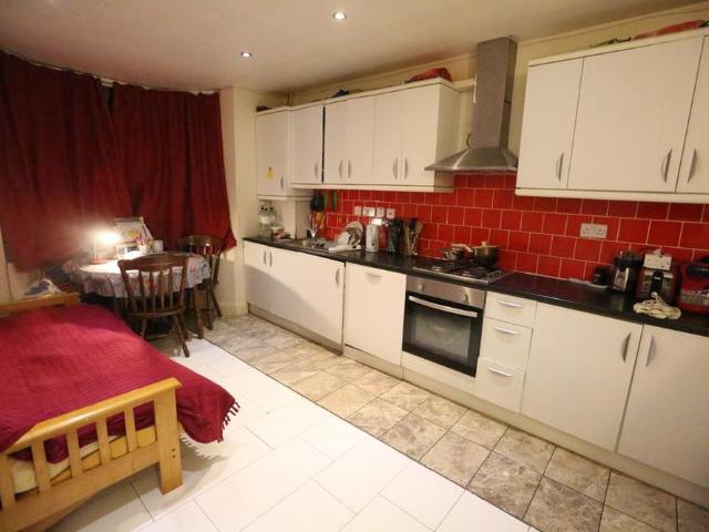 1 bedroom maisonette to rent