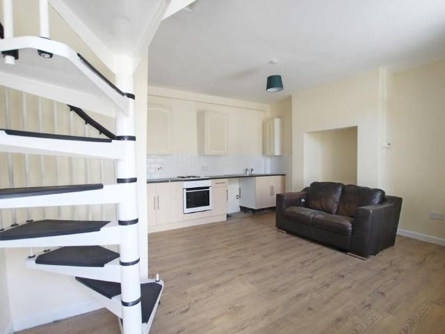 1 bedroom maisonette to rent
