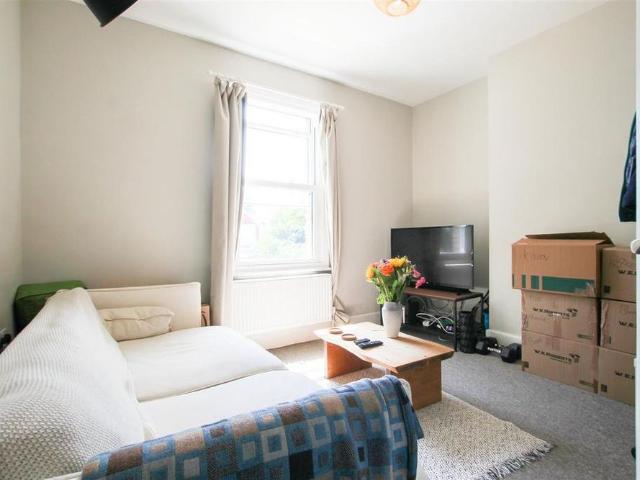 1 bedroom maisonette to rent