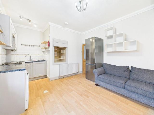 1 bedroom maisonette to rent