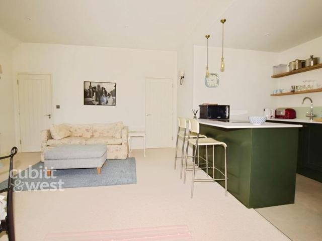 1 bedroom maisonette to rent