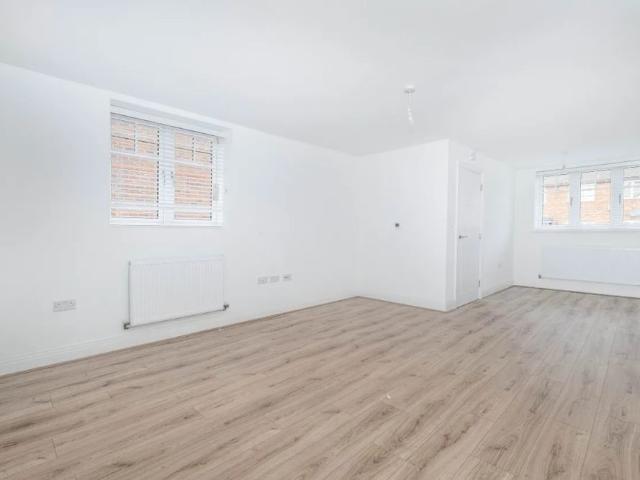 1 bedroom maisonette to rent