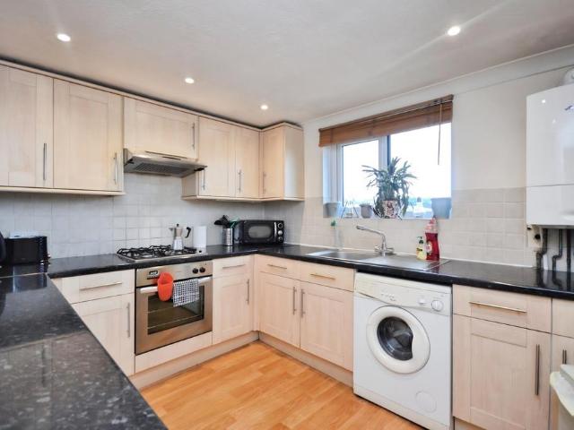 1 bedroom maisonette to rent