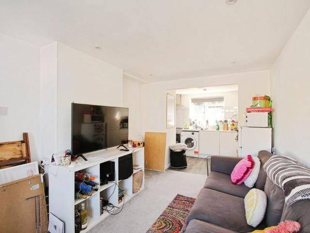 1 bedroom maisonette to rent