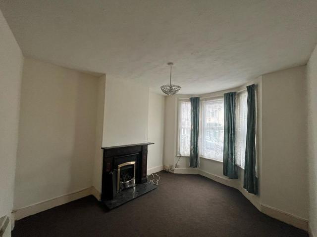 1 bedroom maisonette to rent