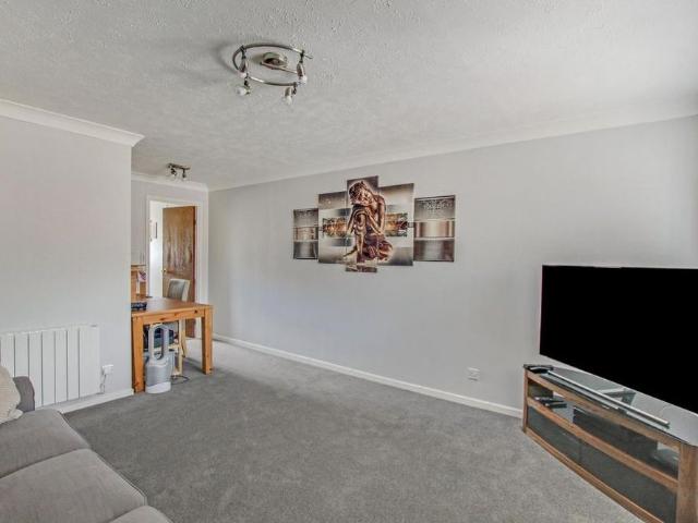 1 bedroom maisonette to rent