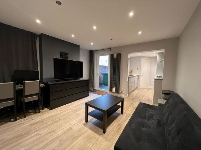 1 bedroom maisonette to rent