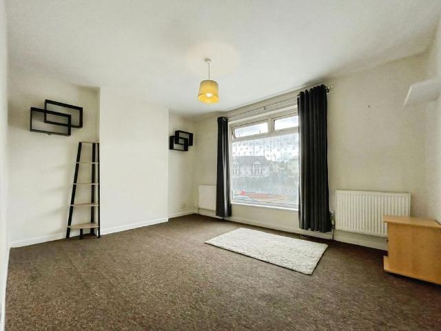 1 bedroom maisonette to rent