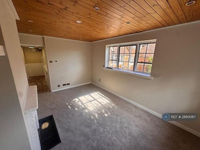 1 bedroom maisonette to rent