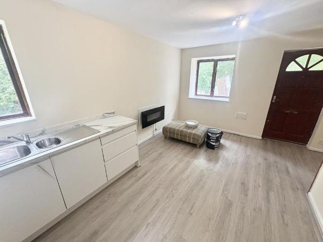 1 bedroom maisonette to rent