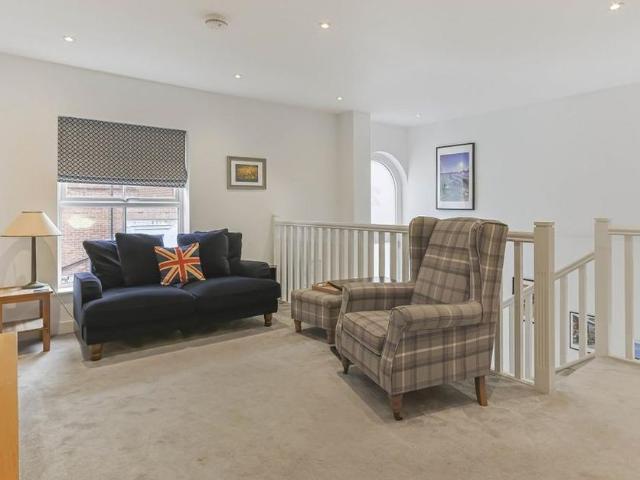 1 bedroom maisonette to rent