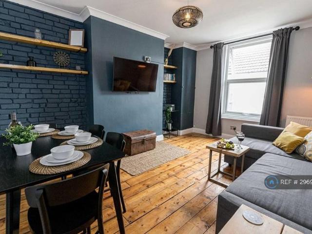 1 bedroom maisonette to rent