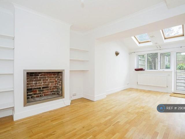 1 bedroom maisonette to rent