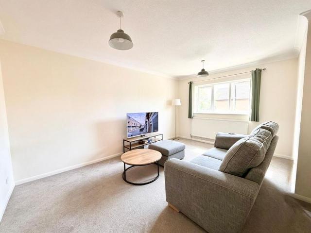 1 bedroom maisonette to rent