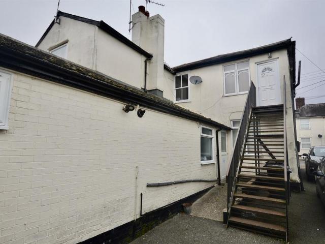 1 bedroom maisonette to rent