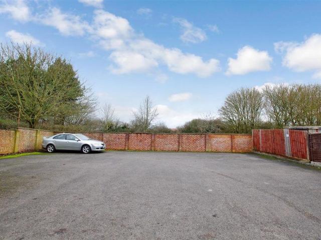 1 bedroom maisonette to rent