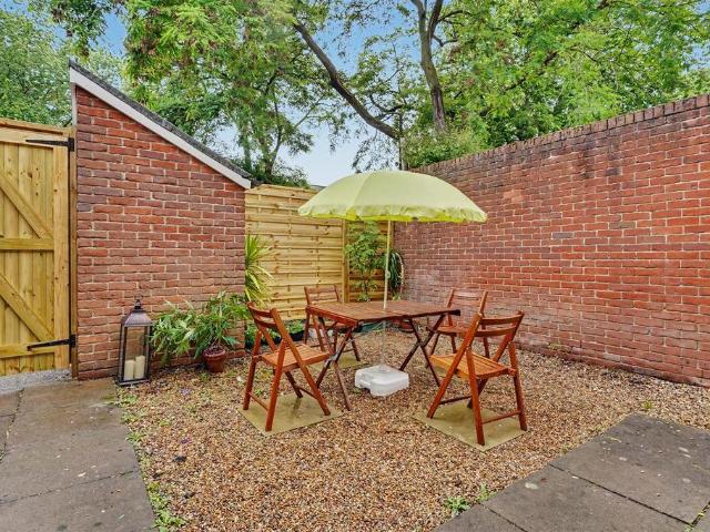 1 bedroom maisonette to rent