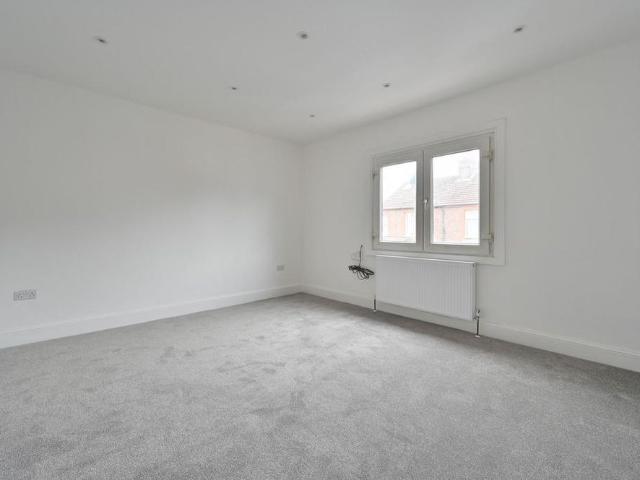 1 bedroom maisonette to rent