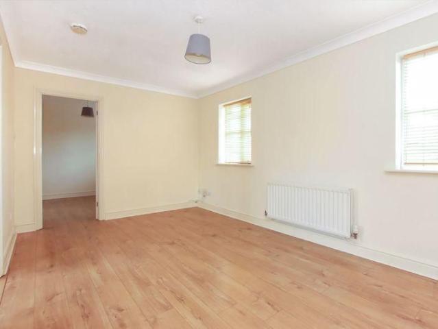 1 bedroom coach house to rent