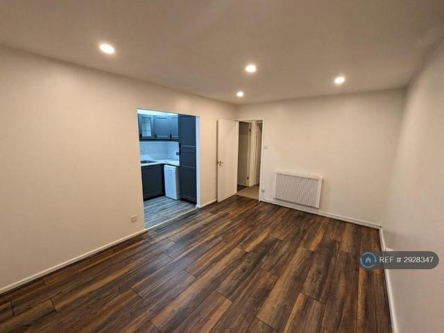 1 bedroom maisonette to rent