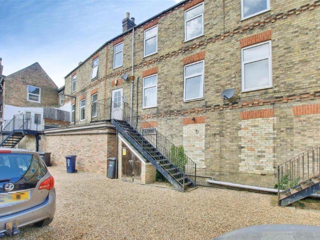 1 bedroom maisonette to rent