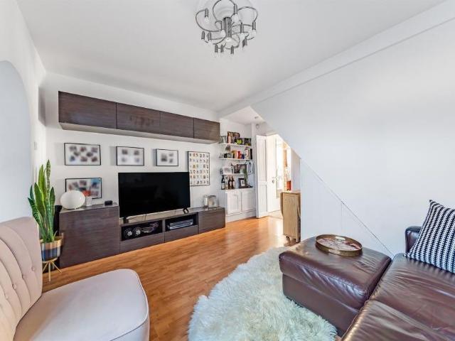 1 bedroom maisonette to rent