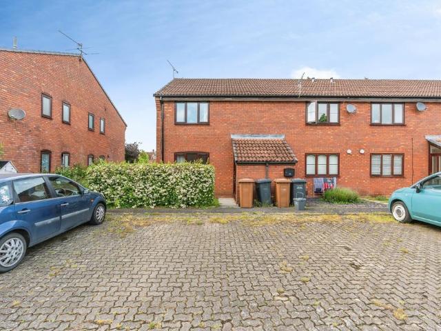 1 bedroom maisonette for sale