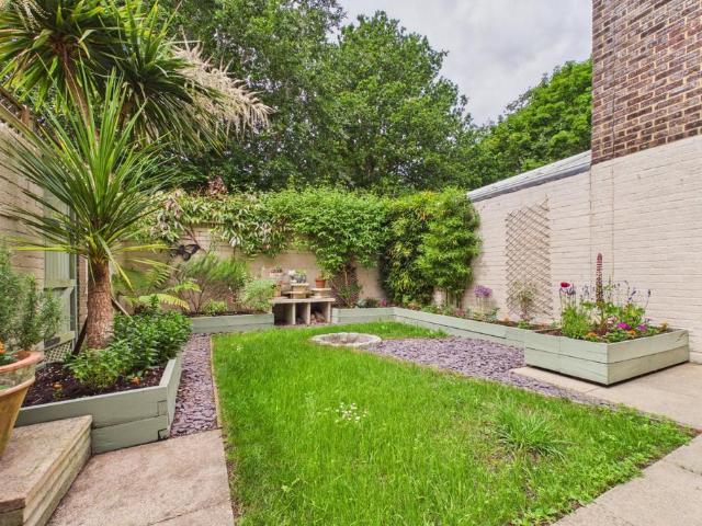 1 bedroom maisonette for sale