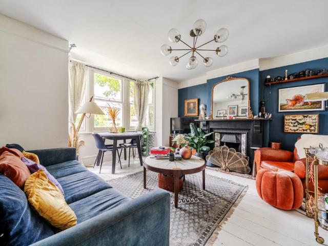 1 bedroom maisonette for sale
