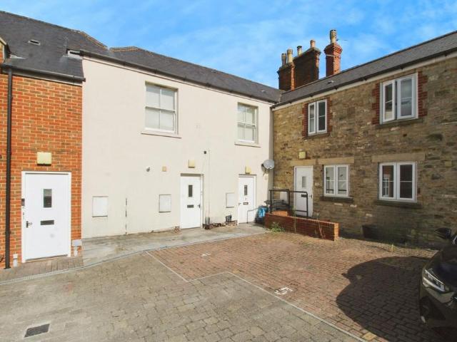 1 bedroom maisonette for sale