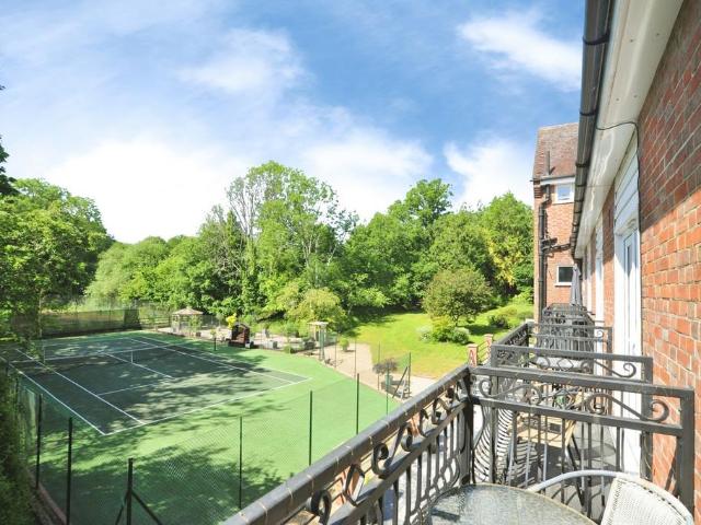1 bedroom maisonette for sale
