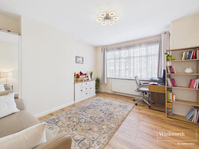 1 bedroom maisonette for sale