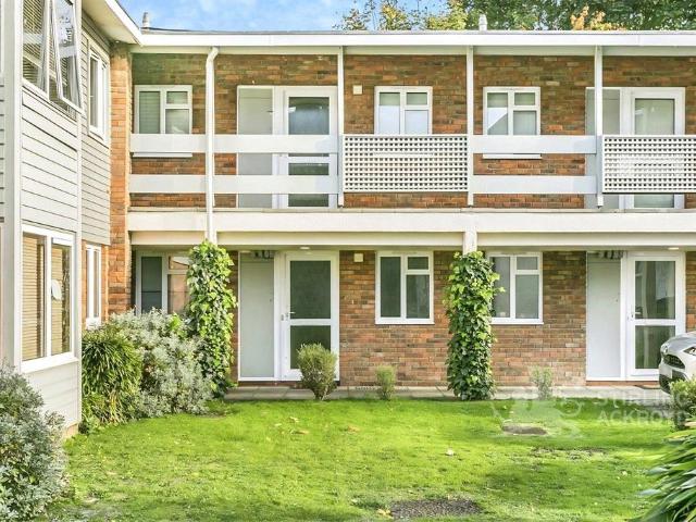 1 bedroom maisonette for sale