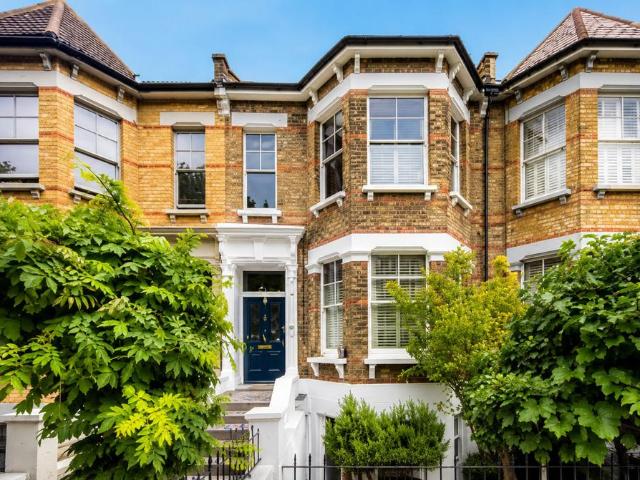 1 bedroom maisonette for sale