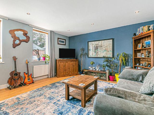 1 bedroom maisonette for sale