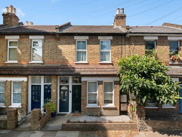 1 bedroom maisonette for sale