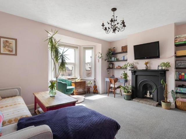 1 bedroom maisonette for sale