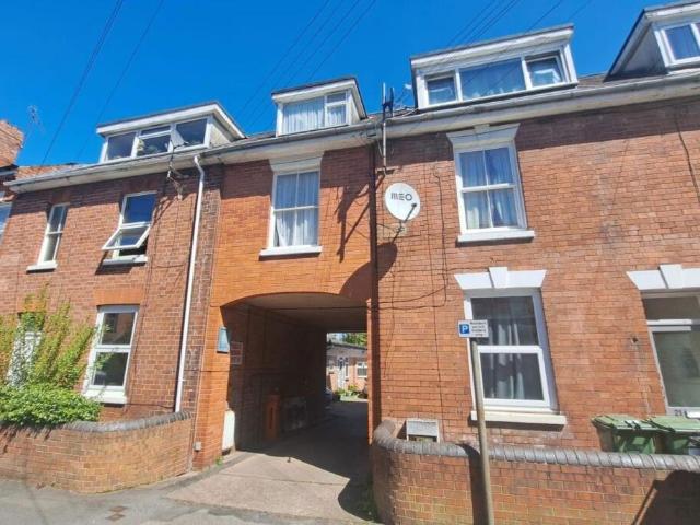 1 bedroom maisonette for sale
