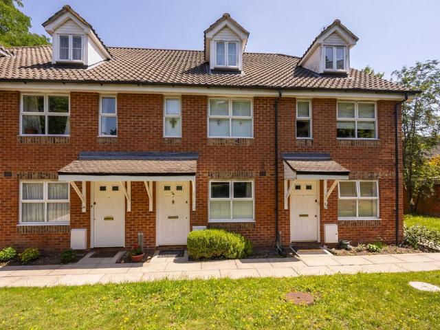 1 bedroom maisonette for sale