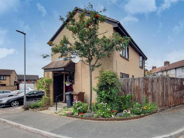 1 bedroom maisonette for sale