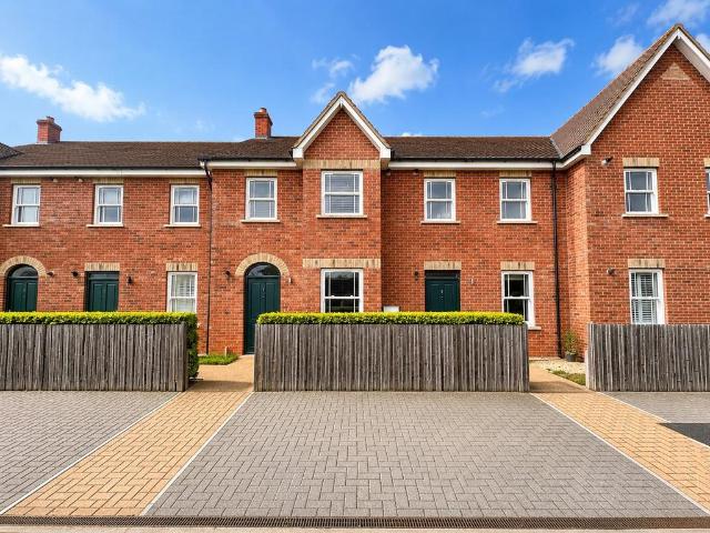 1 bedroom maisonette for sale