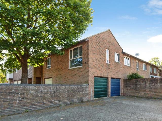1 bedroom maisonette for sale