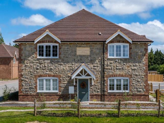 1 bedroom maisonette for sale