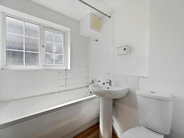 1 bedroom maisonette for sale
