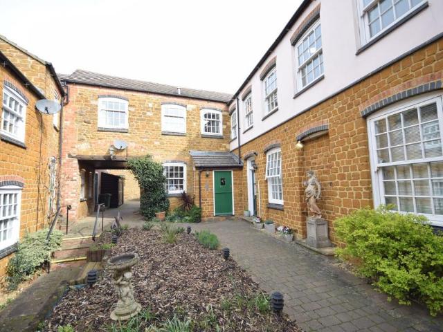 1 bedroom maisonette for sale