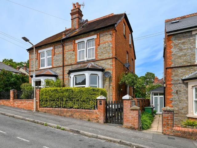 1 bedroom maisonette for sale