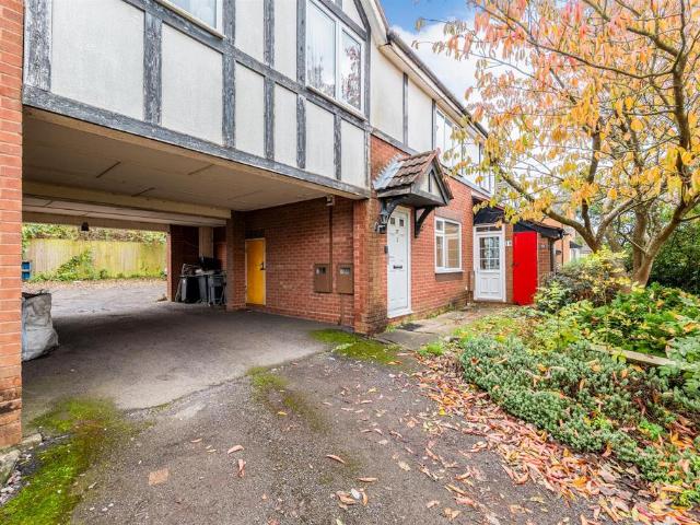 1 bedroom maisonette for sale
