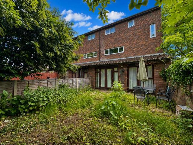 1 bedroom maisonette for sale